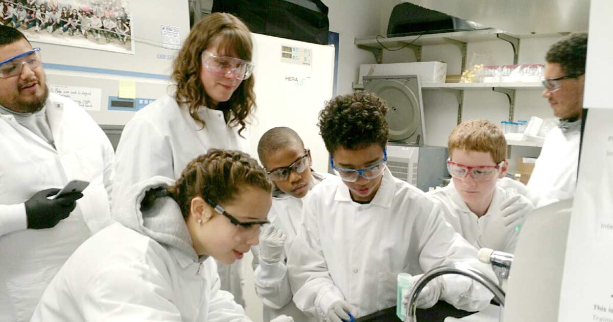 Dr. Jen Adair honored for STEM workshop | Fred Hutchinson Cancer Center