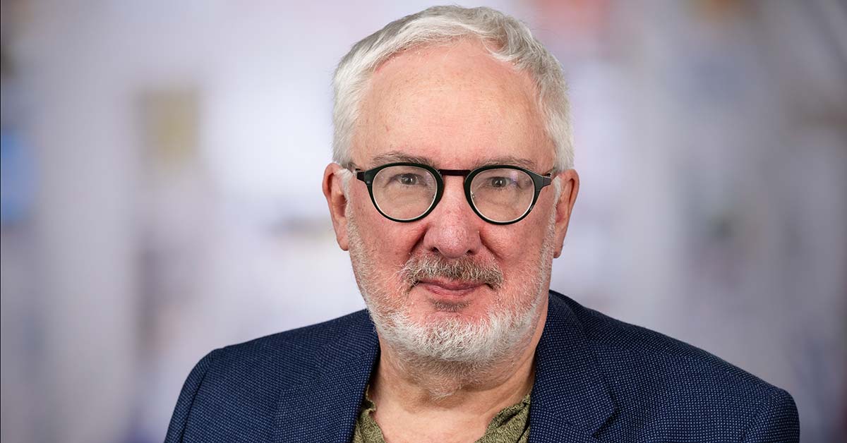 Dr. David Hockenbery receives the 2022 Ali Al-Johani Award | Fred ...