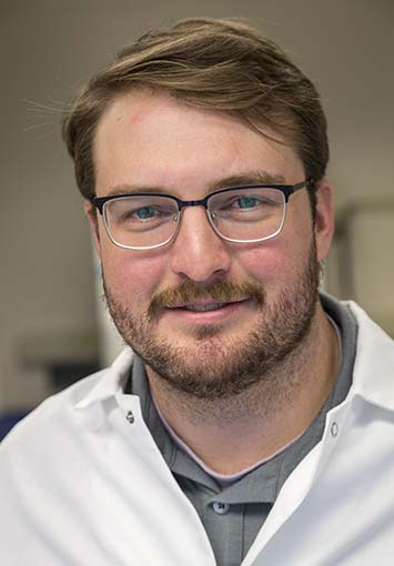 Fred Hutch’s Dr. Adam Dingens a 2019 Weintraub Award recipient | Fred ...