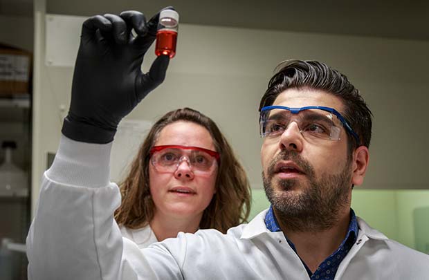 Special delivery: Gold nanoparticles ship CRISPR cargo - Fred Hutch